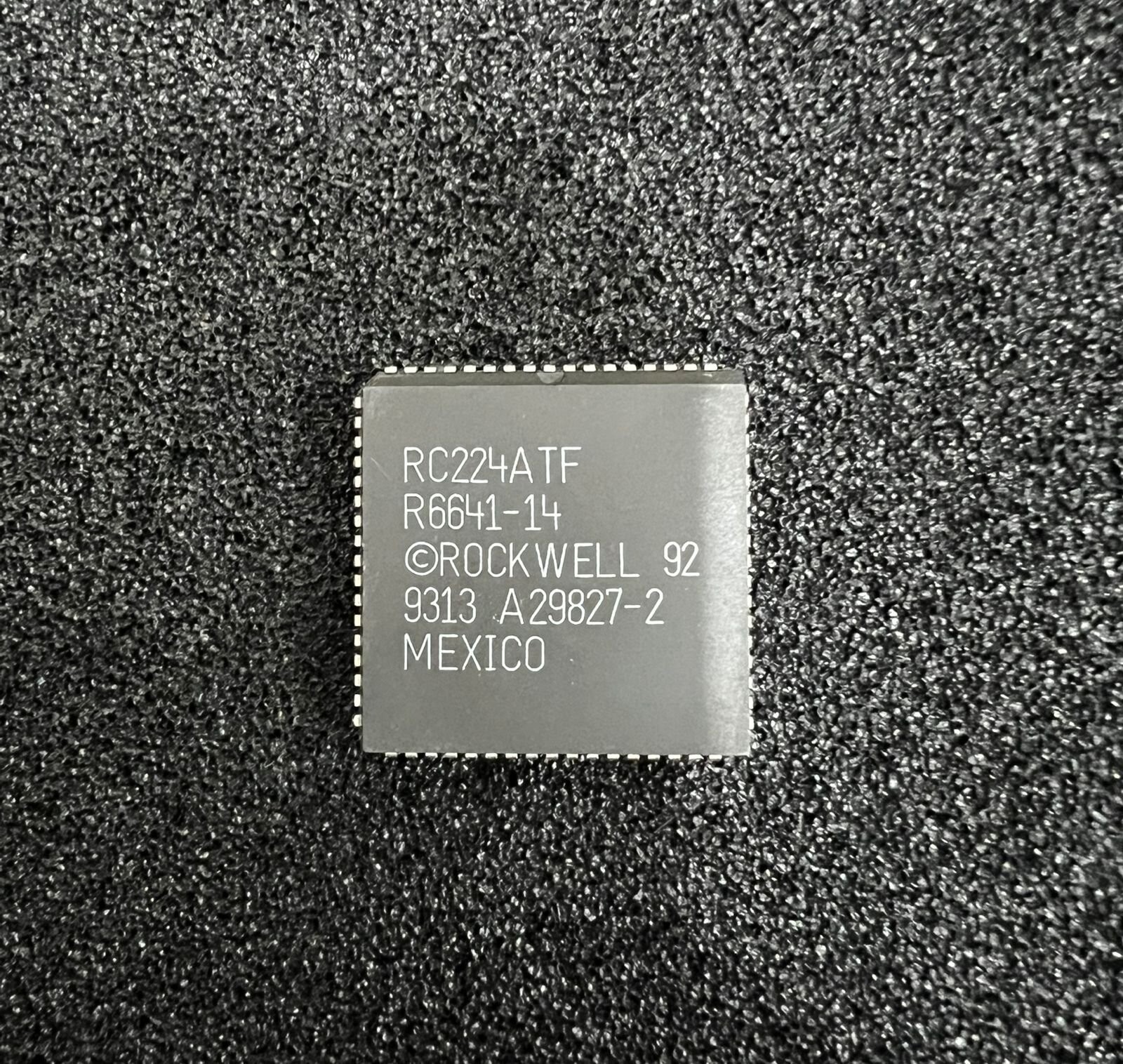 StarTeck | CIRCUITO INTEGRADO CRTL MODEM CMOS PLCC68 RC224ATF